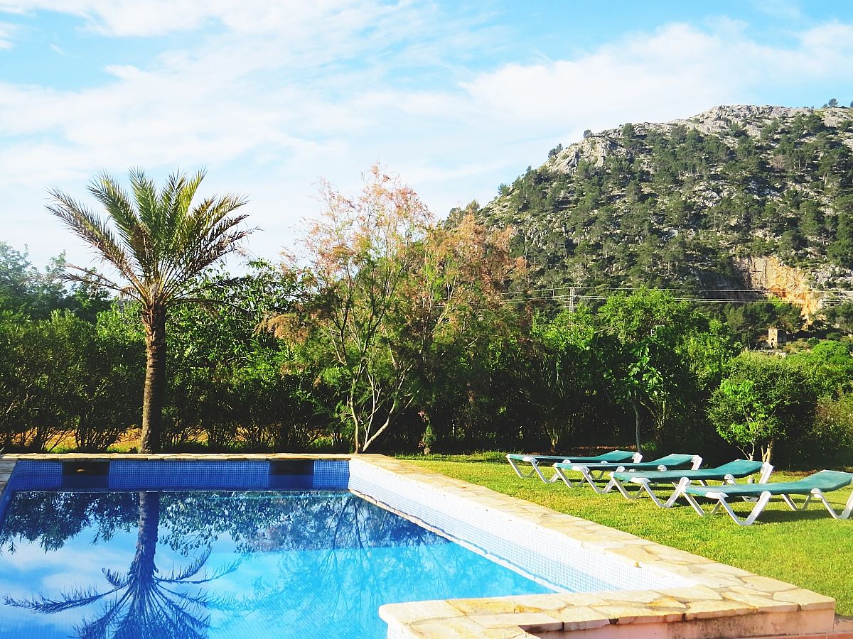 What It's Like To Stay In A Travelopo Mallorca Villa - This Way To ...