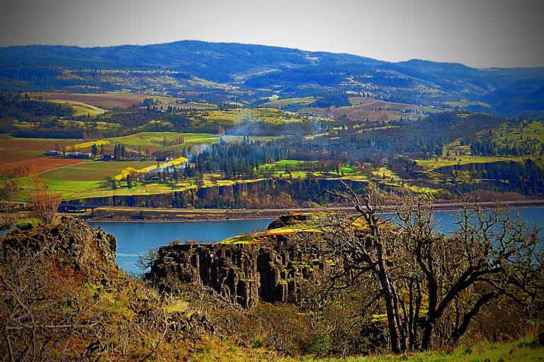 Washington Hikes: The Columbia Gorge Labyrinth Has It All - This Way To ...